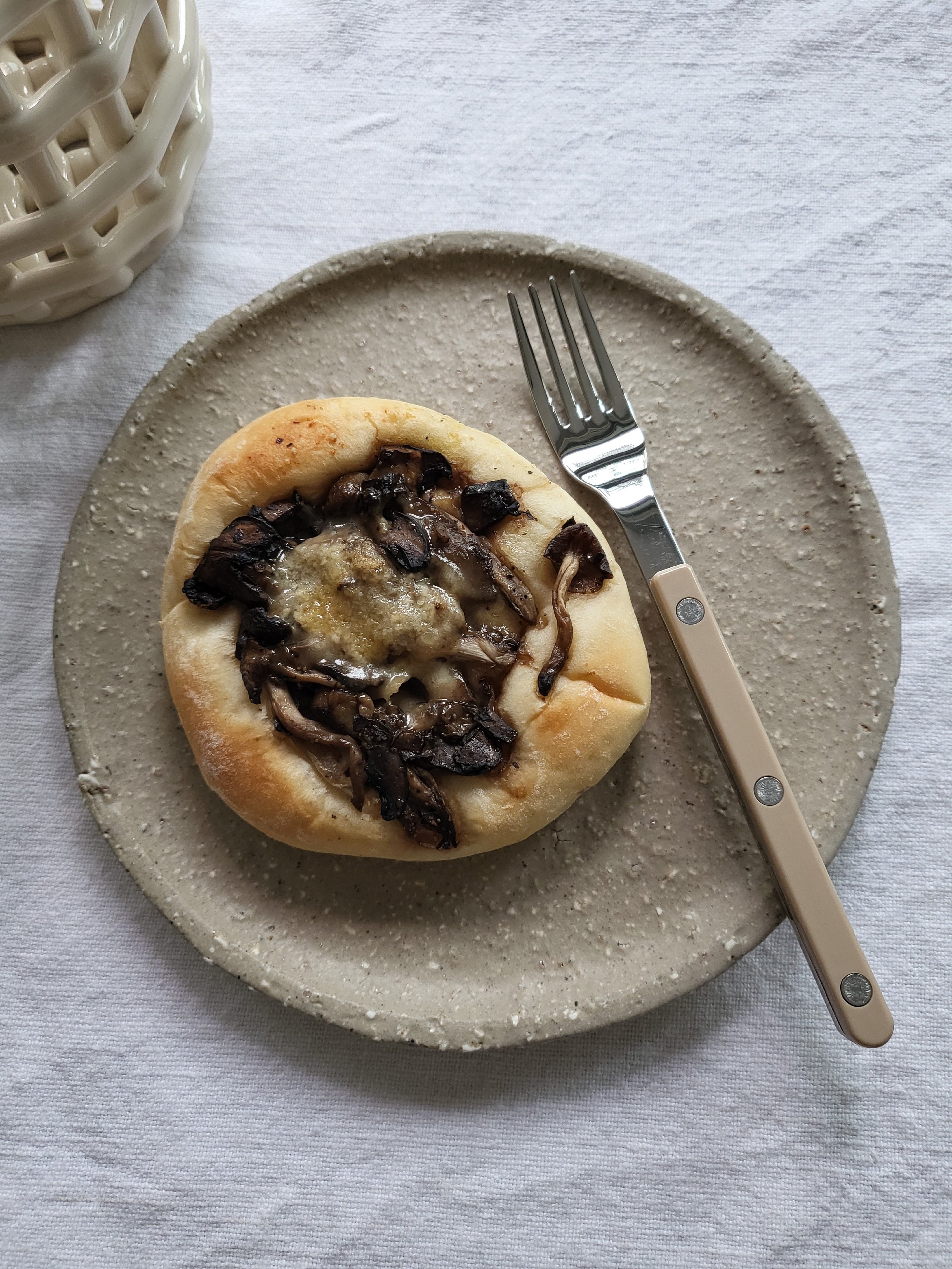 Crumbs Plate 20 – enjoY